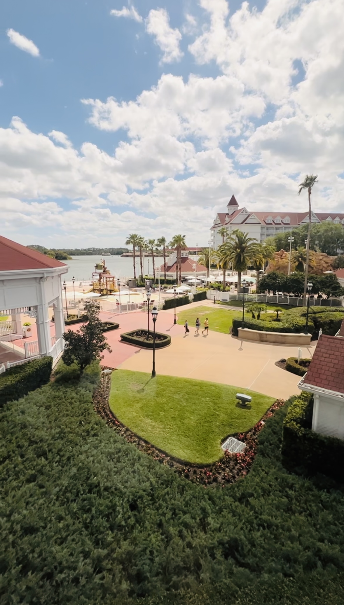 Tips for Disney World When It’s Very Busy – making magic vibes