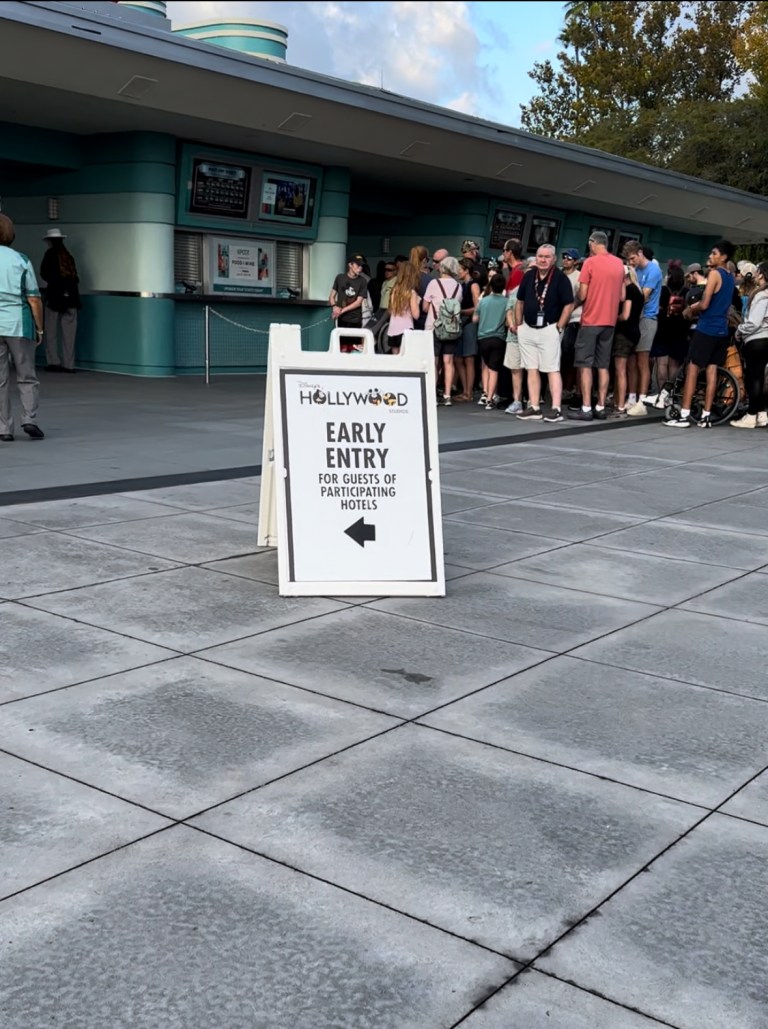 Tips for Disney World When It’s Very Busy – making magic vibes