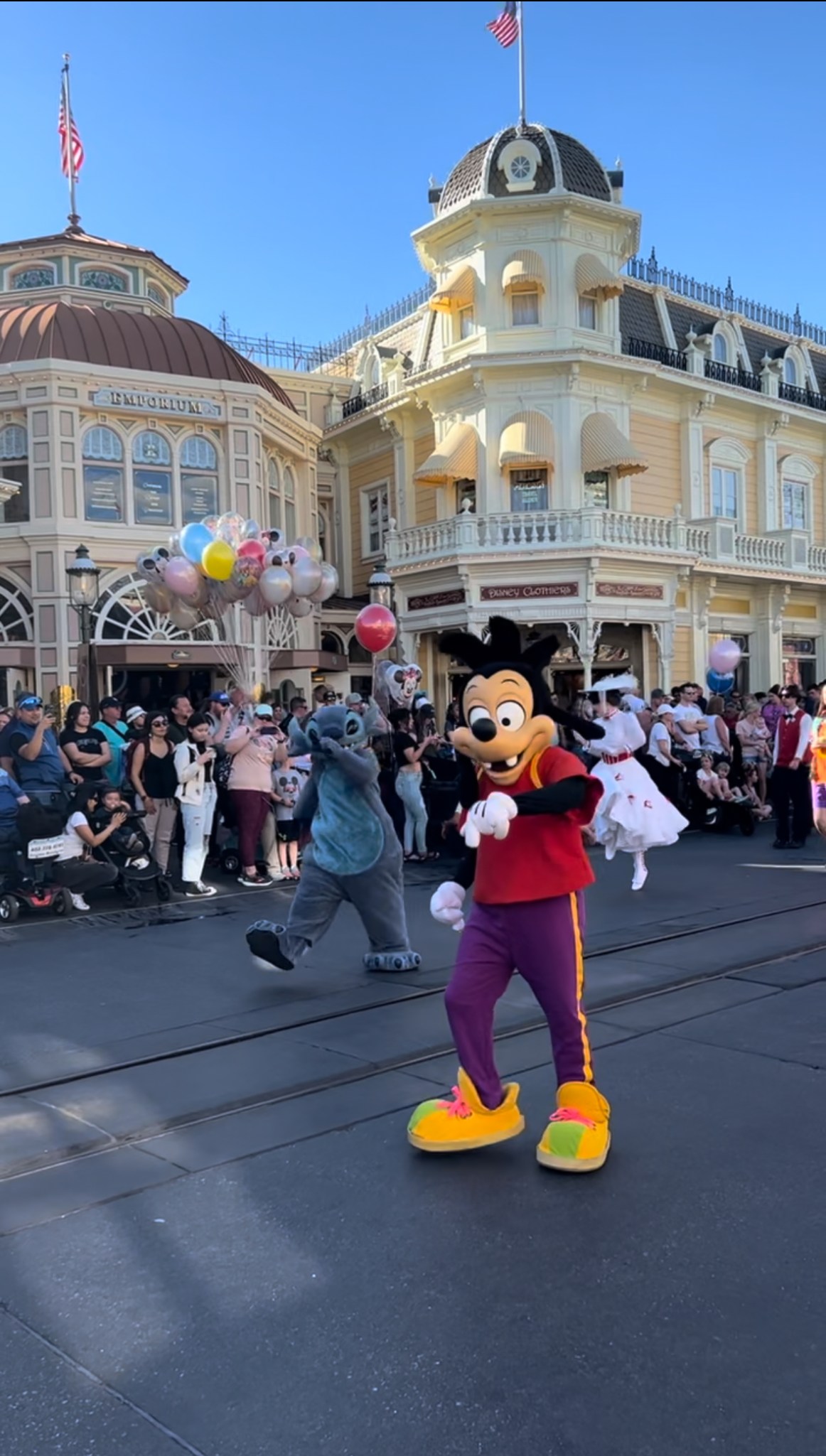 Tips for Disney World When It’s Very Busy – making magic vibes